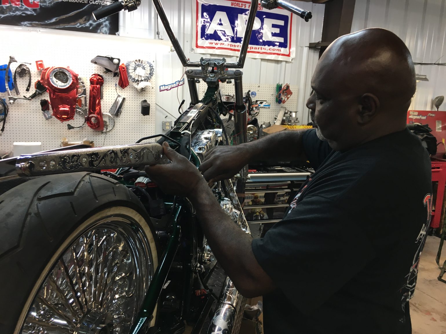 Tombo Racing Engines and Baggers Shop Tour with Tommy Bolton – Drag ...