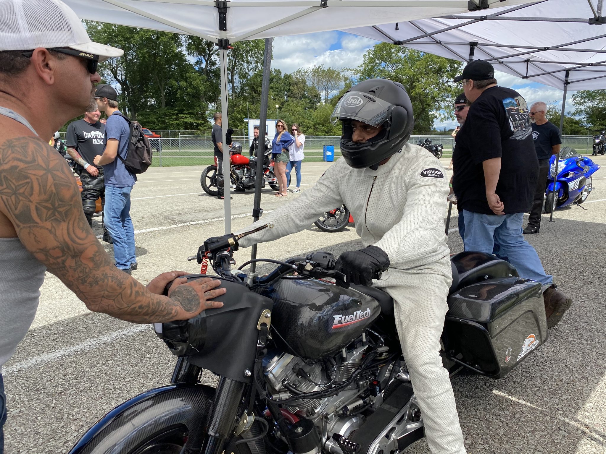 World’s Fastest Baggers Settle Rivalry at Hogs Gone Wild – Drag Bike News